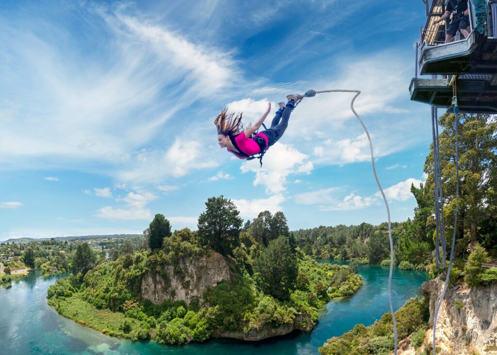Your insider’s guide to: Working in bungy jumping | Study From Home